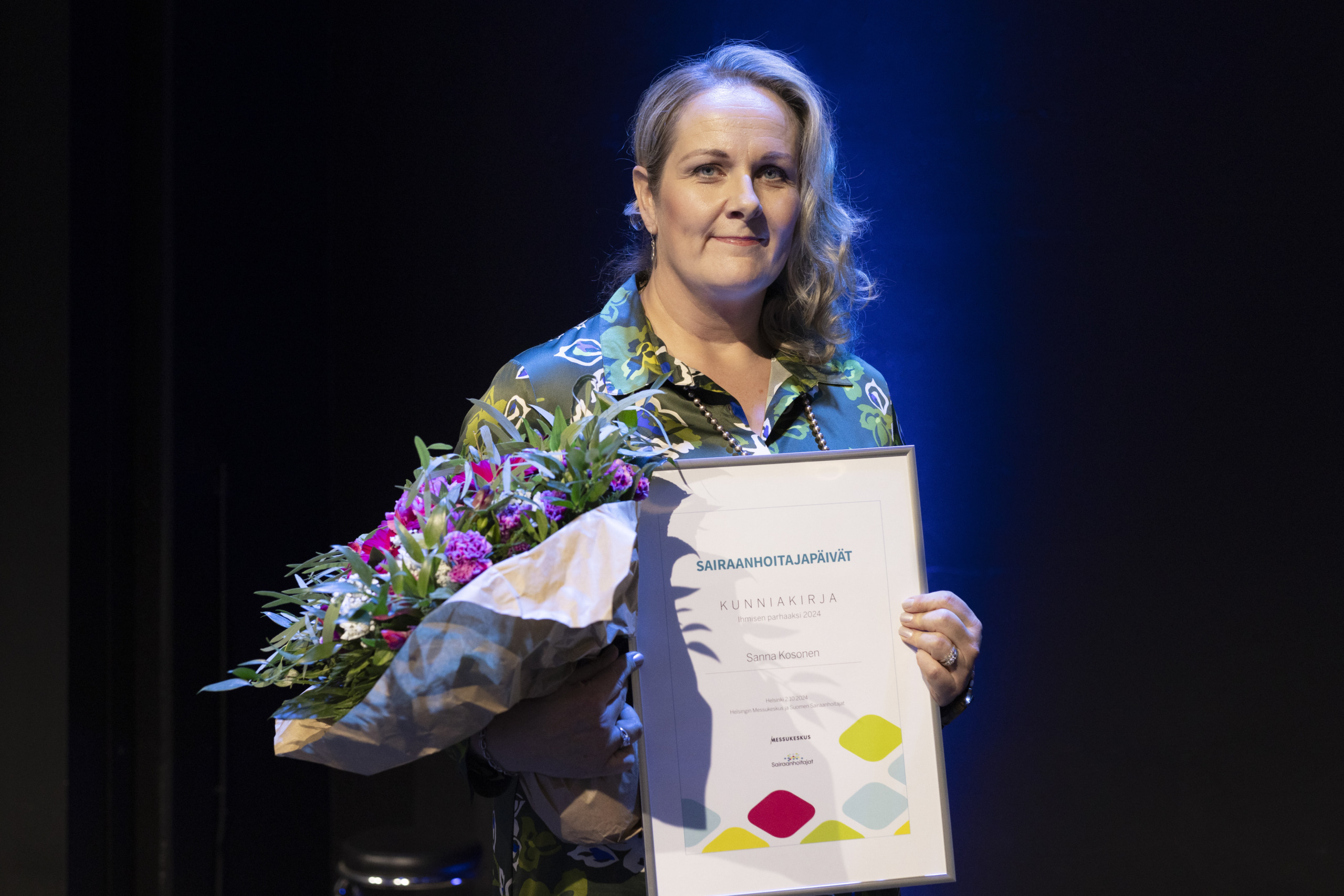 Ihmisen parhaaksi -tunnustus ikäihmisten perhehoitomallia kehittäneelle Sanna Kososelle ...